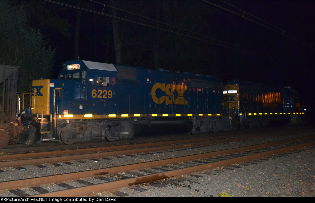 CSX GP40-2s 6229 and 6160 on C770-01